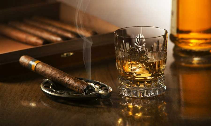 The perfect duo of summertime cigar and cool drinks - Eat With Me
