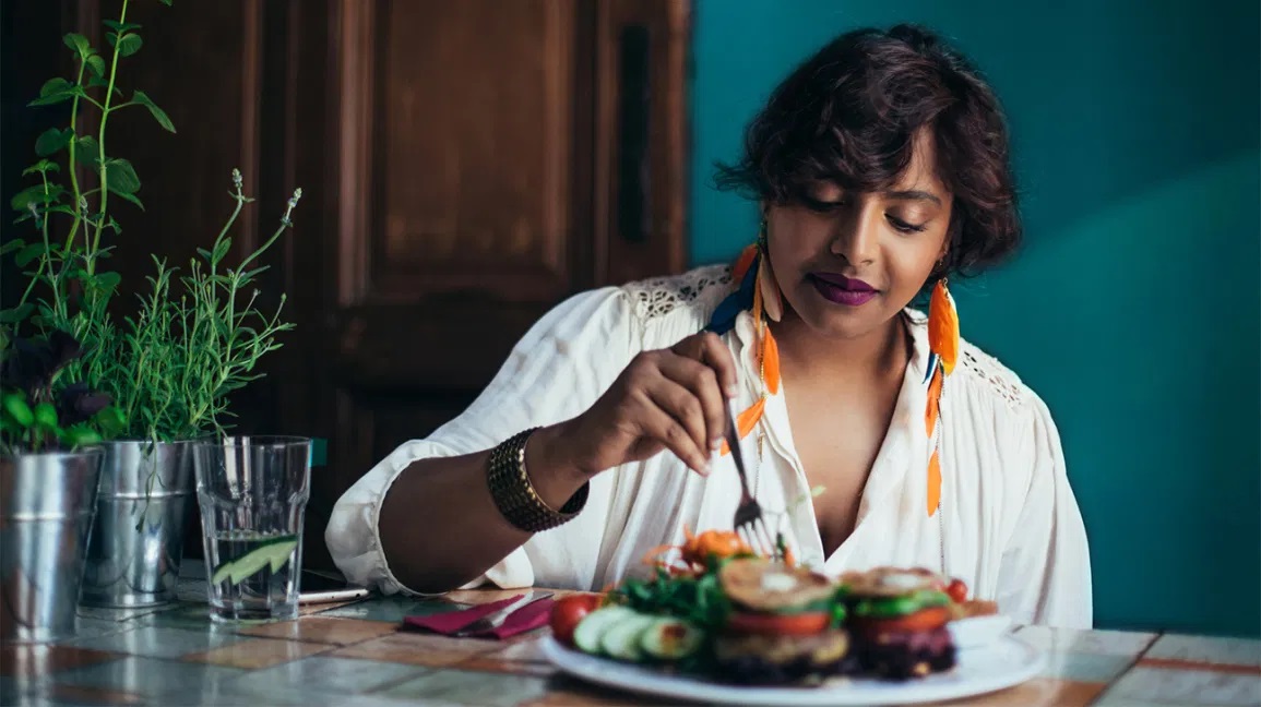 5 Reasons Dining Out Beats Eating at Home - Eat With Me